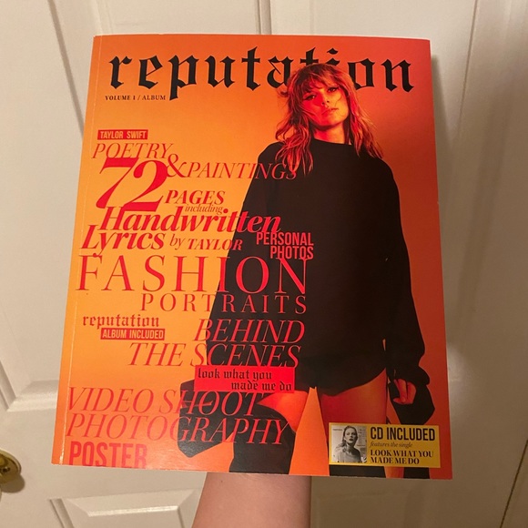 Taylor Swift | Other | Exclusive Taylor Swift Reputation Book 28 Cd Not ...